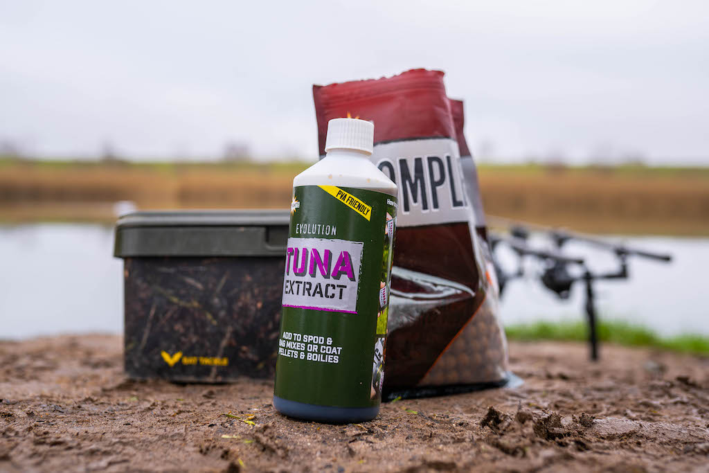 Geef jouw aas nog meer attractie met de Liquids van Dynamite Baits! – KWO